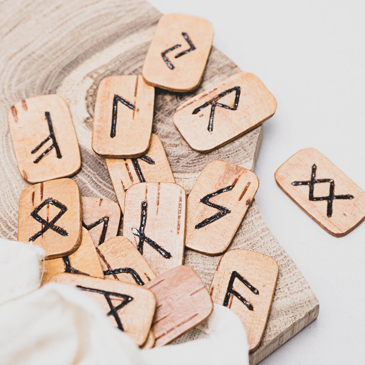 Intuitive Readings | Barjon's Books & Curiosities